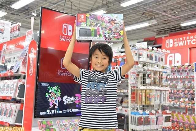 splatoon_2_japan_launch_famitsu_photo_19 – NintendoSoup