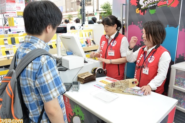 splatoon_2_japan_launch_famitsu_photo_5 – NintendoSoup