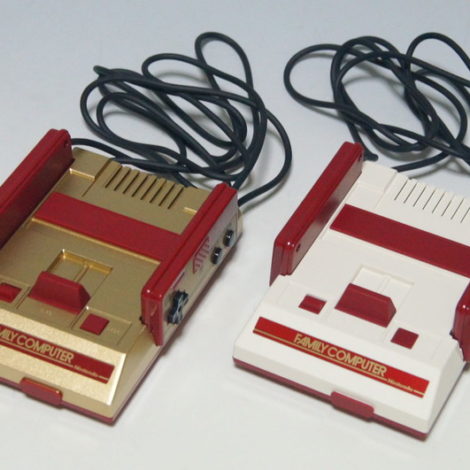Gallery: Comparison Between The Gold And Original Famicom Classic Mini ...