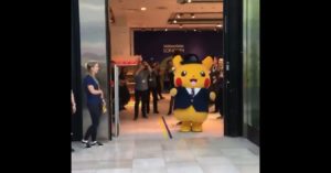 London Pikachu Mascot Greets Fans At Pokemon Center London – NintendoSoup