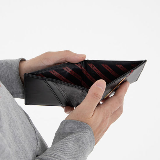 SuperGroupies Bayonetta Wallet – NintendoSoup